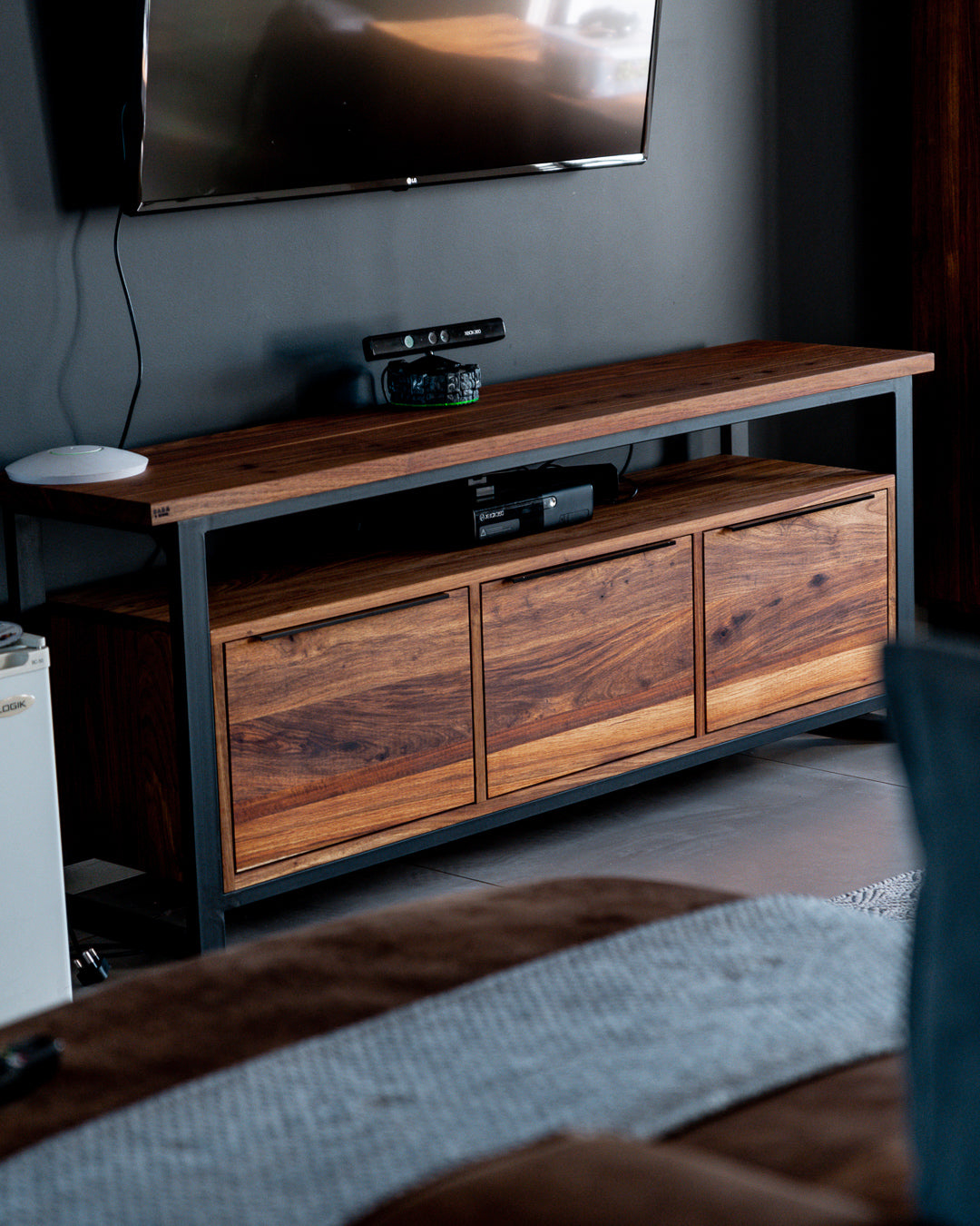 Lee Tv Unit – Bark & Steel