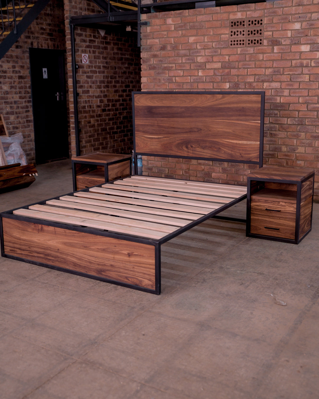 Seattle Bed – Bark & Steel