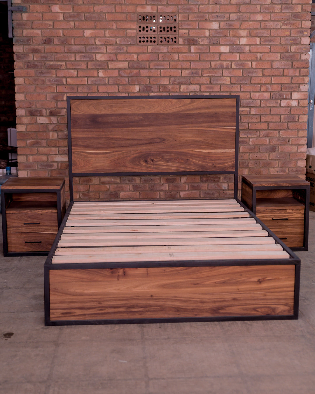 Seattle Bed – Bark & Steel